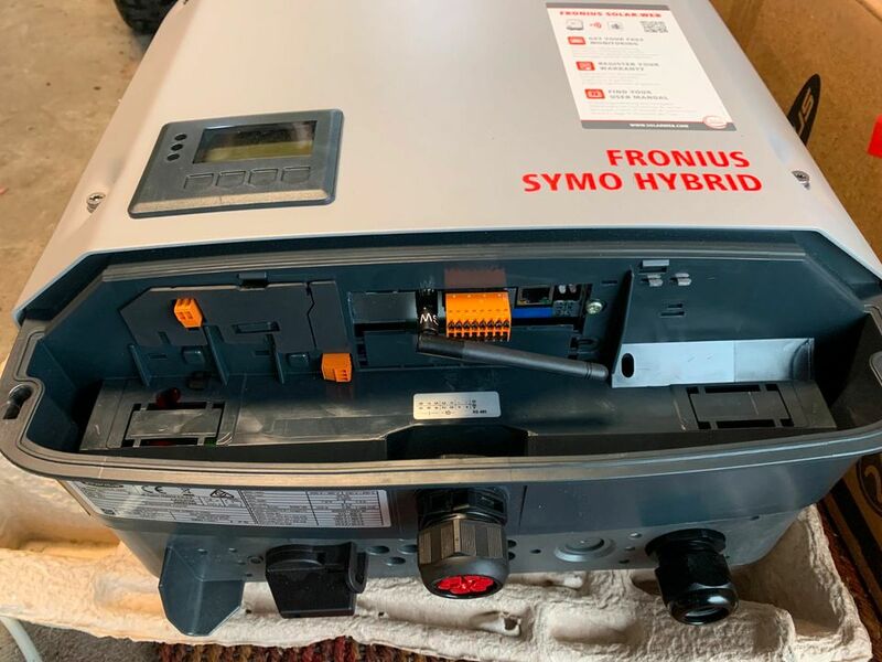 Inverter - Fronius - FRONIUS Symo Hybrid 5.0-3-S _no_Battery_2014-09-24 - Battery - Secondsol